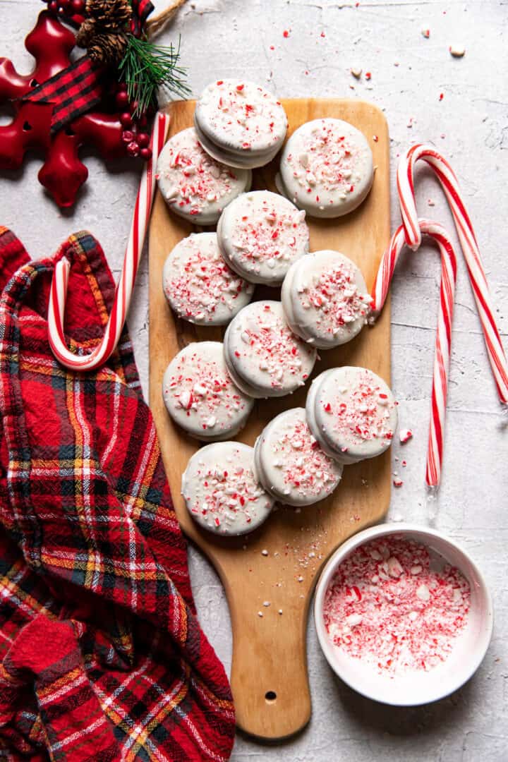 Peppermint Bark Oreos - Modern Crumb